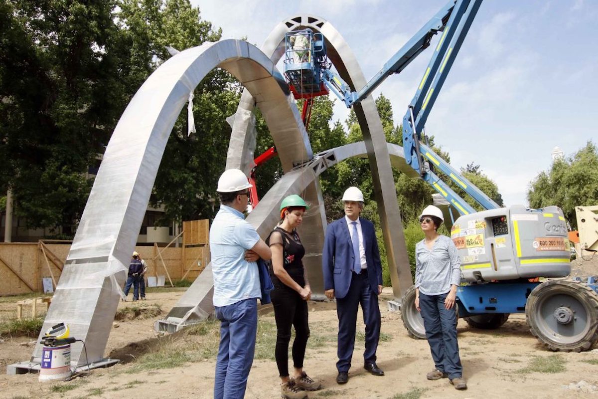 Rector Saavedra recorrió obras de instalación de escultura Centenario ... Rector Saavedra recorrió obras de instalación de escultura Centenario ...