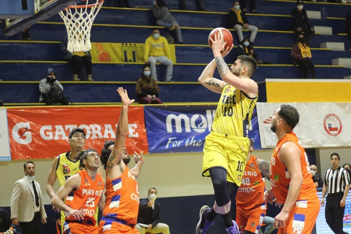 Basket UdeC vence en su primer duelo de playoffs con aforo permitido en la Casa del Deporte ...
