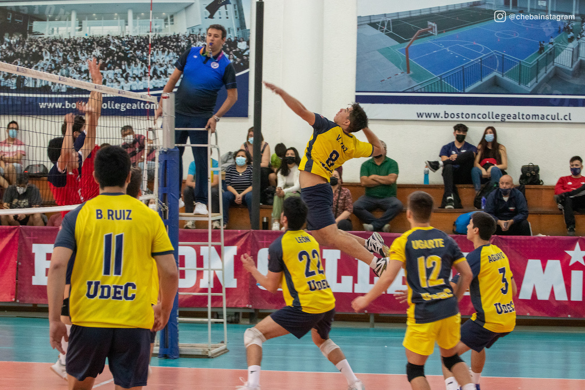 Vóleibol masculino UdeC cosechó un triunfo, una derrota y un récord para los libros - Noticias UdeC