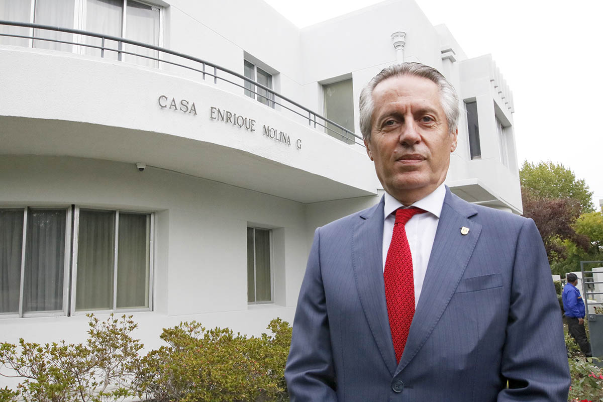 Dr. Carlos von Plessing Rossel asume como Rector (S) de la Universidad ...