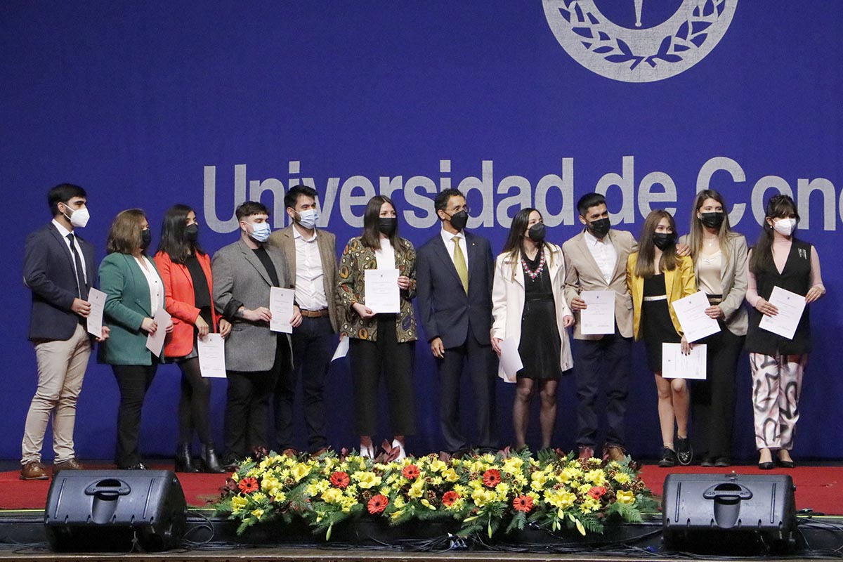 FAUG titula a dos nuevas generaciones de Arquitectos/as, Geógrafos/as y ...