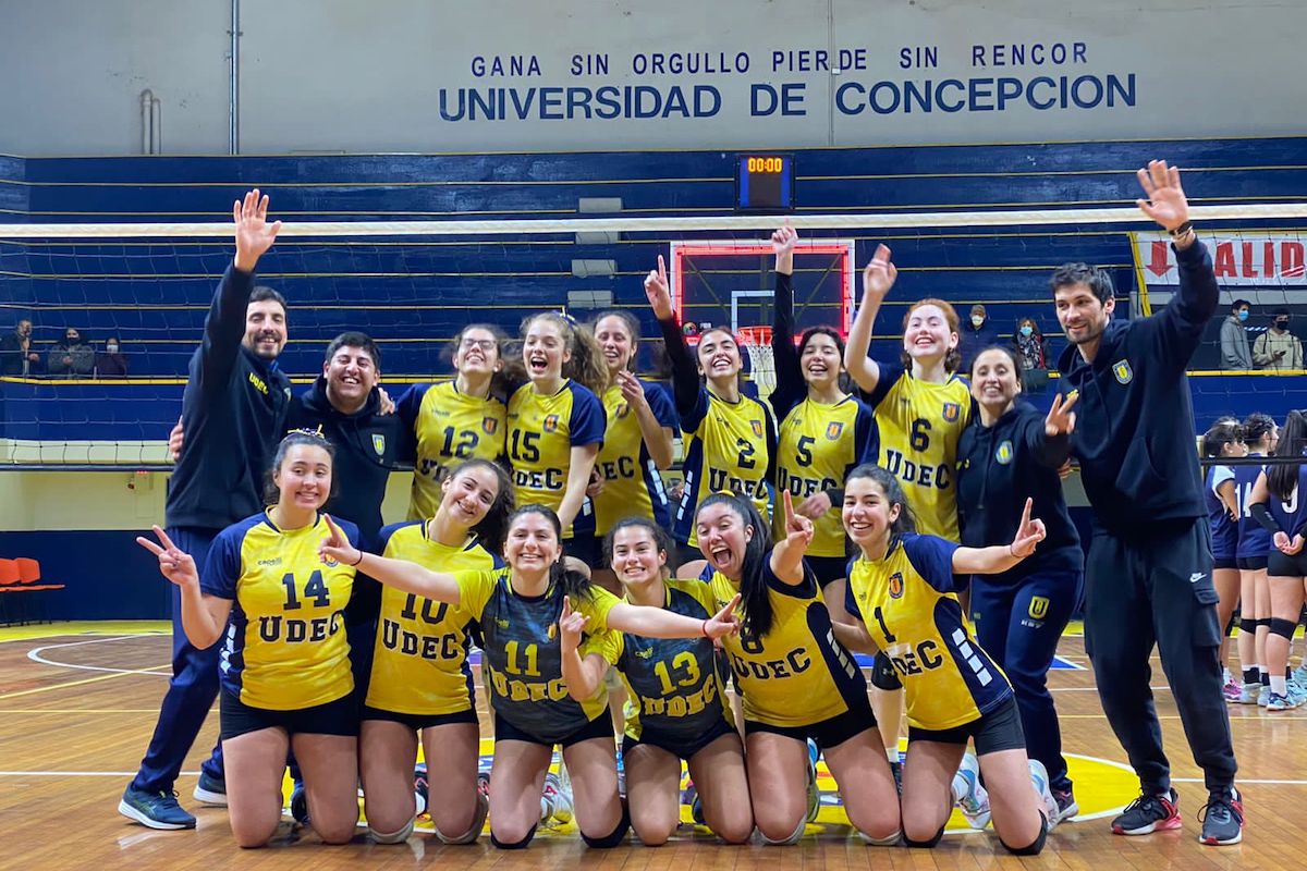 ¡Demoledoras!: UdeC gana torneo de la Asociación de Vóleibol de Concepción sin ceder sets ...
