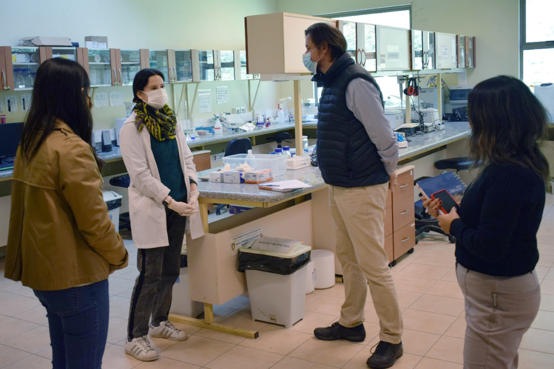 Director de Desarrollo e Innovación UdeC recorrió laboratorios del Centro de Biotecnología ...