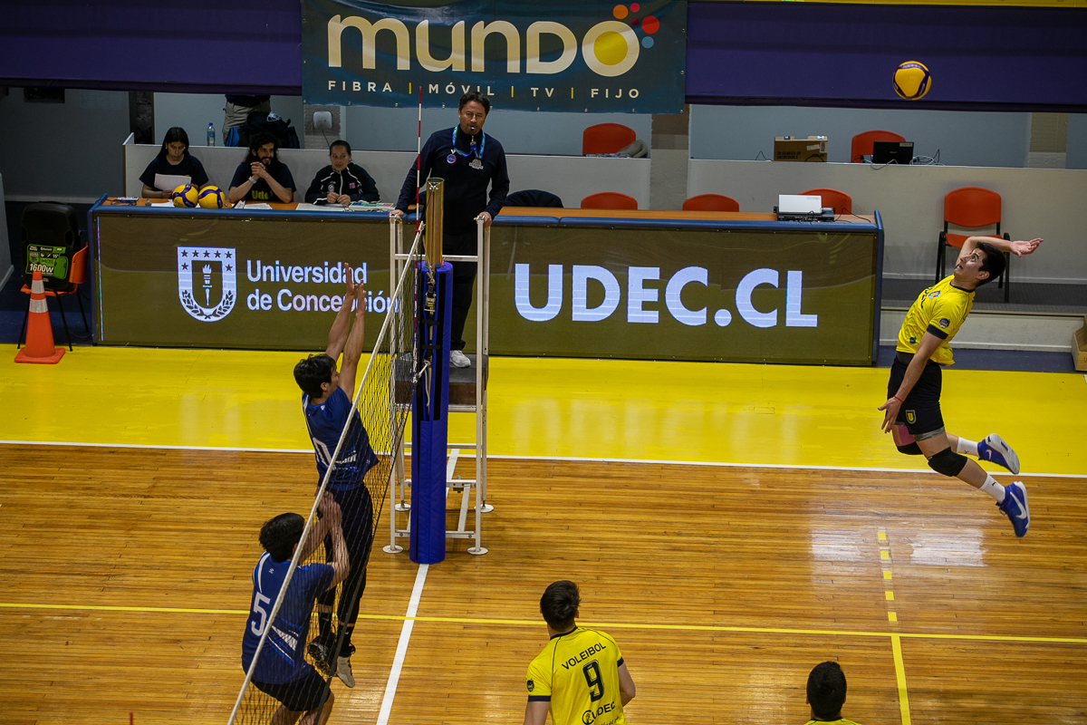 Victoria UdeC incluida: Comenzó el CNU de Vóleibol Masculino en la Casa del Deporte - Noticias UdeC