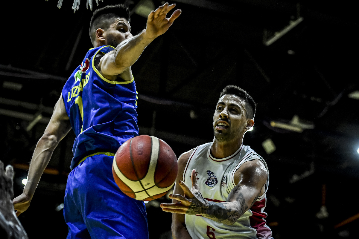 El campeón brasileño tuvo que extremar recursos para imponerse a un luchador Basket UdeC ...