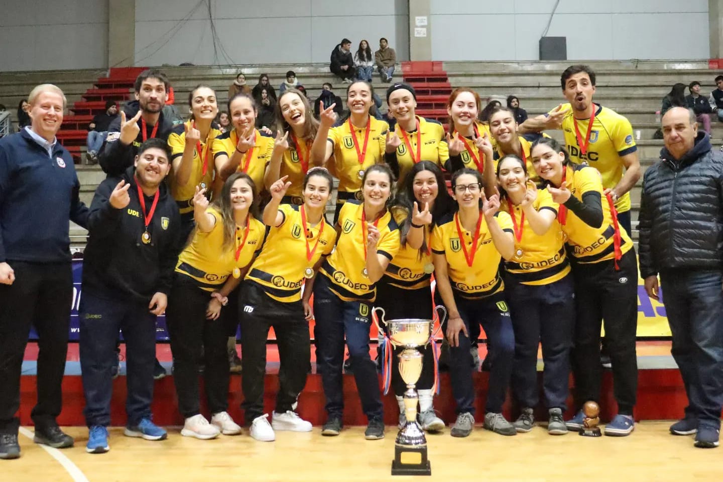 ¡Vóleibol Femenino UdeC ganó la Liga A2 y vuelve a la principal competencia del país! - Noticias ...