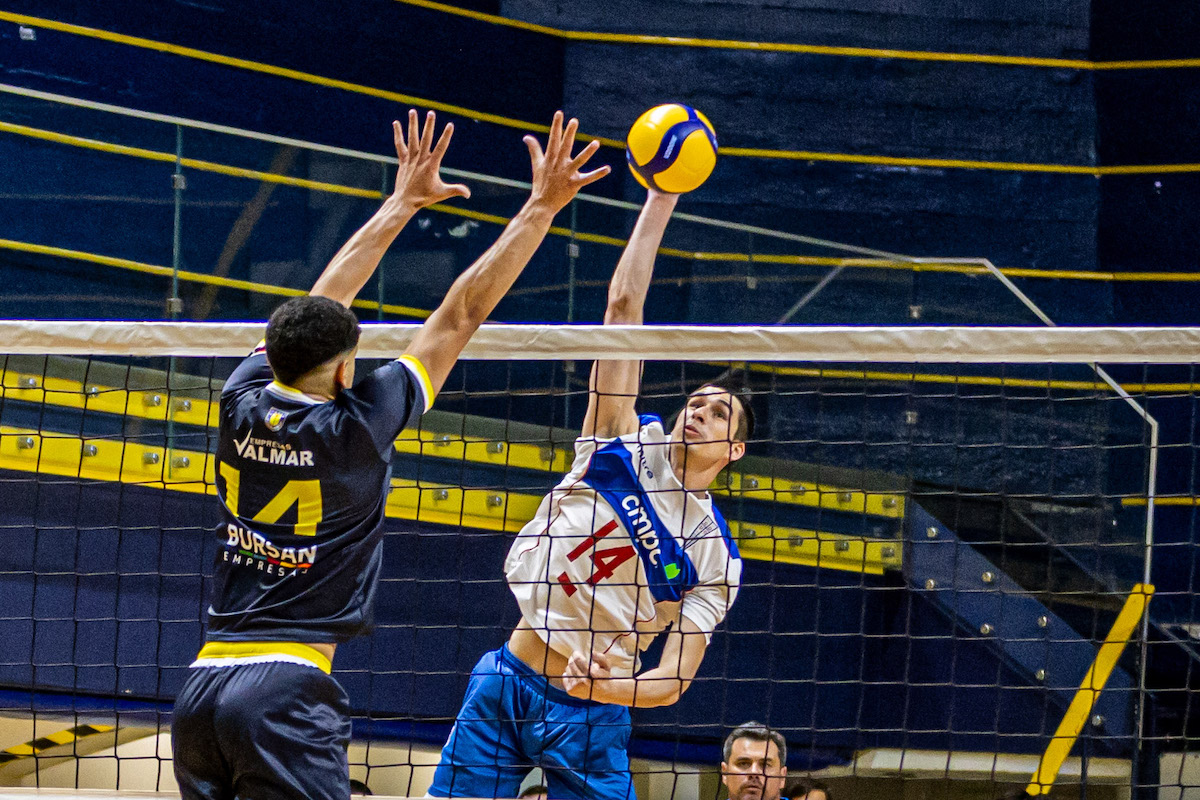 ¡Qué manera de remontar!: UdeC ganó a la UC y sigue escalando en la Liga A1 Masculina - Noticias ...