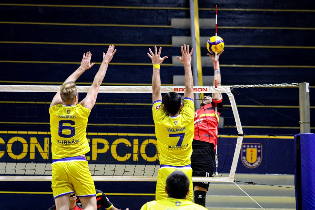 ¡UdeC tumbó al subcampeón vigente de la Liga A1 de Vóleibol Masculino en una reacción llena de ...