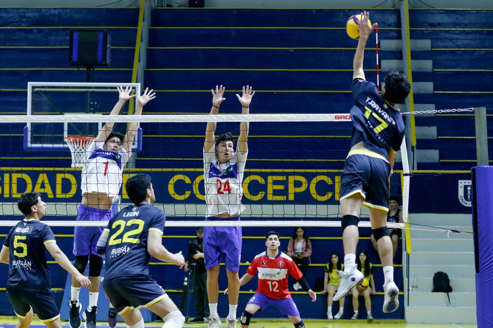 Vóleibol masculino UdeC una vez más se quedó con el clásico universitario - Noticias UdeC