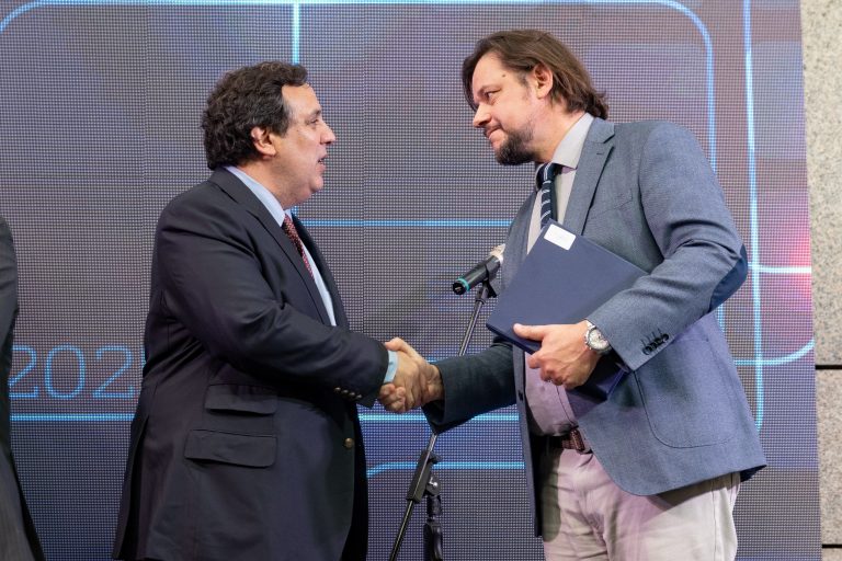 UdeC es reconocida por Inapi entre las principales solicitantes de ...