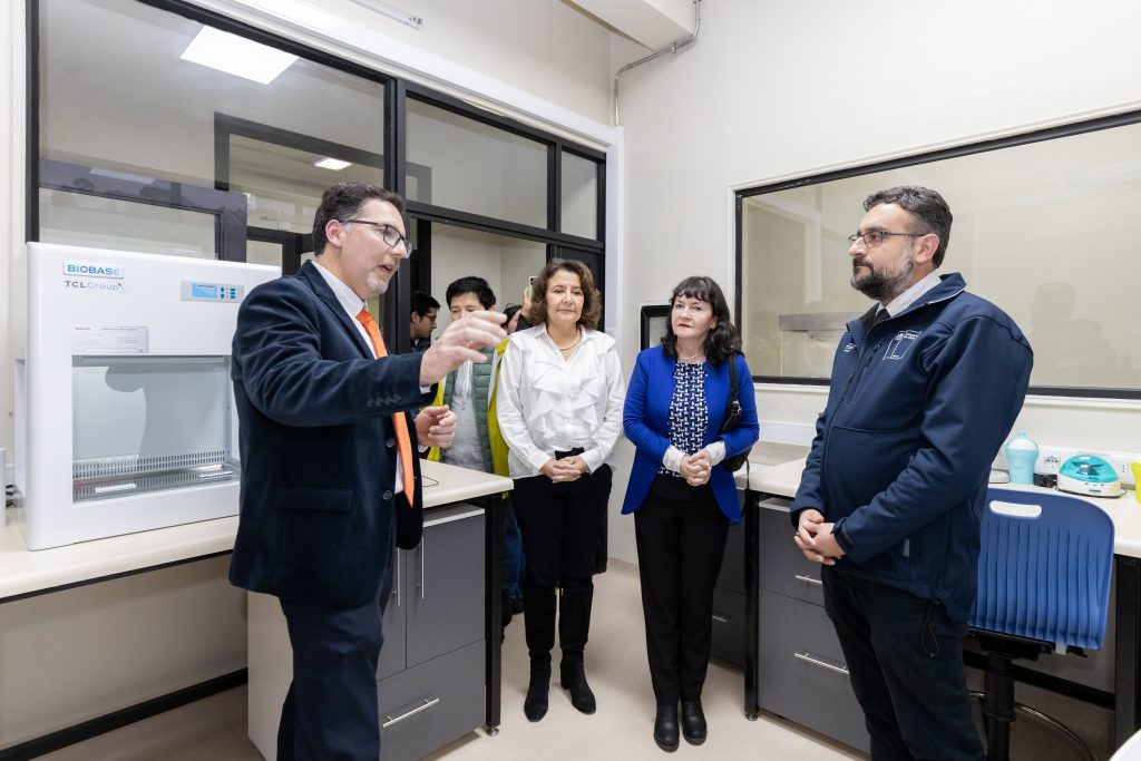 Inauguran UdeC-Omics, el primer laboratorio automatizado de ...